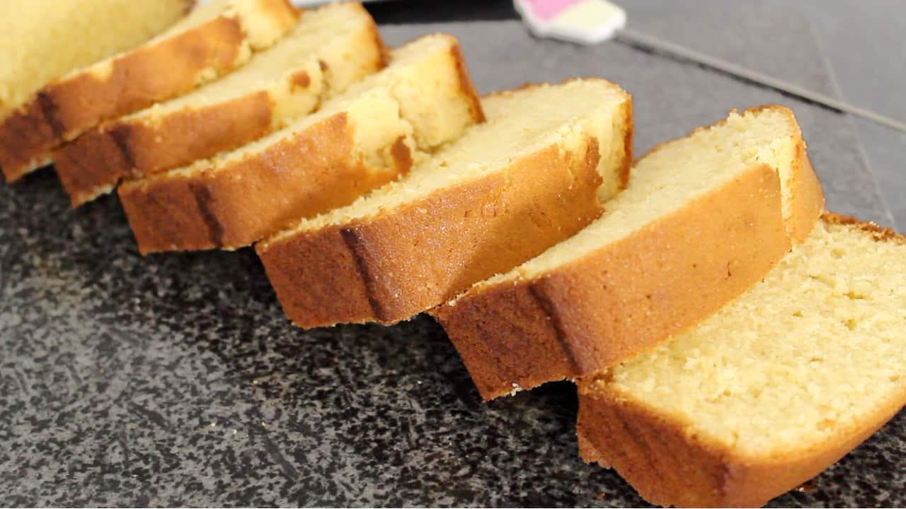 Pound Cake Recipe - Yummieliciouz