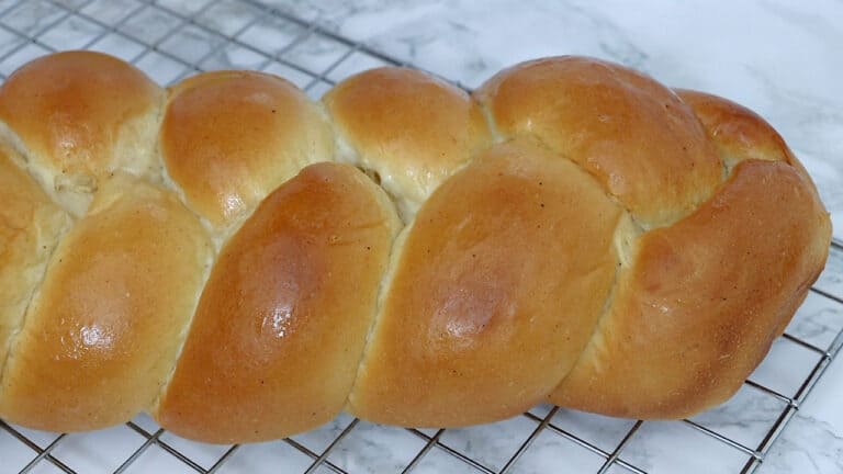 Braided Bread: Beautiful and Delicious Bread - Yummieliciouz