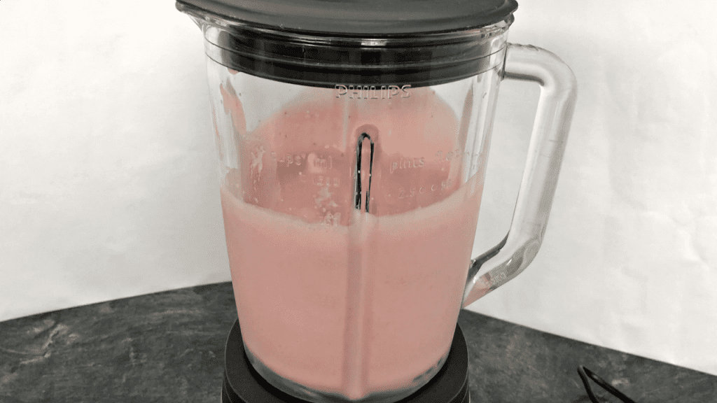 Strawberry Banana Milkshake - Yummieliciouz