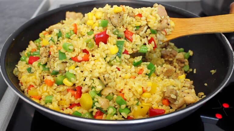 Chicken Fried Bulgur Recipe - Yummieliciouz