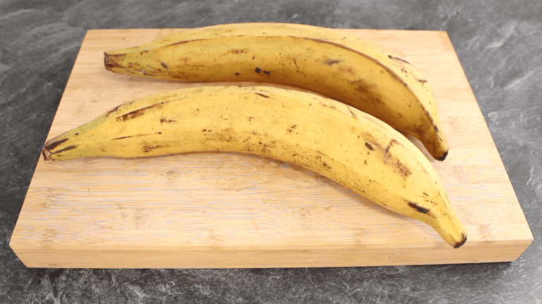 Crispy Fried Plantains Recipe - Yummieliciouz