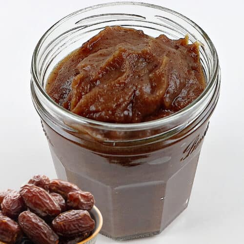 How to Make Date Paste - Yummieliciouz