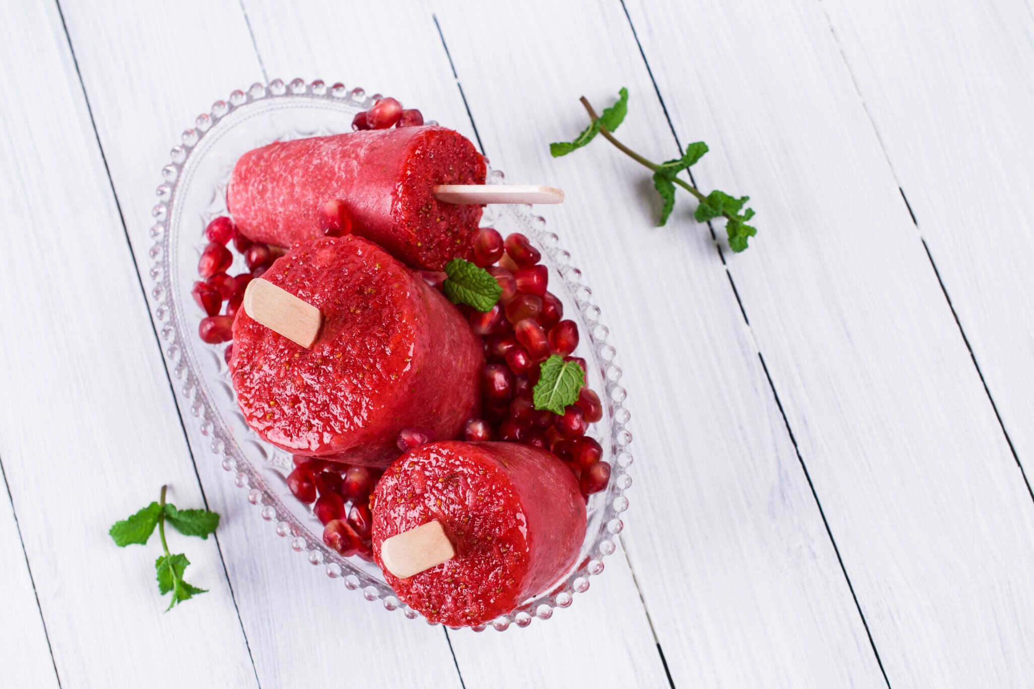 Pomegranate Popsicles - Yummieliciouz